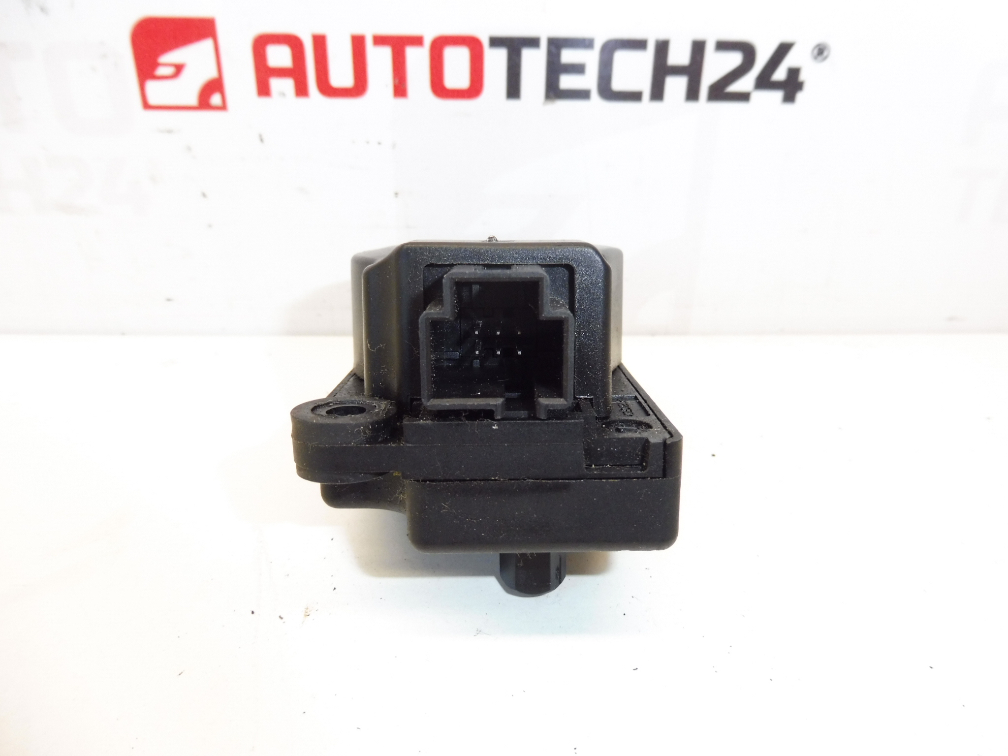 Servo topení Citroën Peugeot BEHR EAD511 H1961 Ua 13 | AUTOTECH24.cz