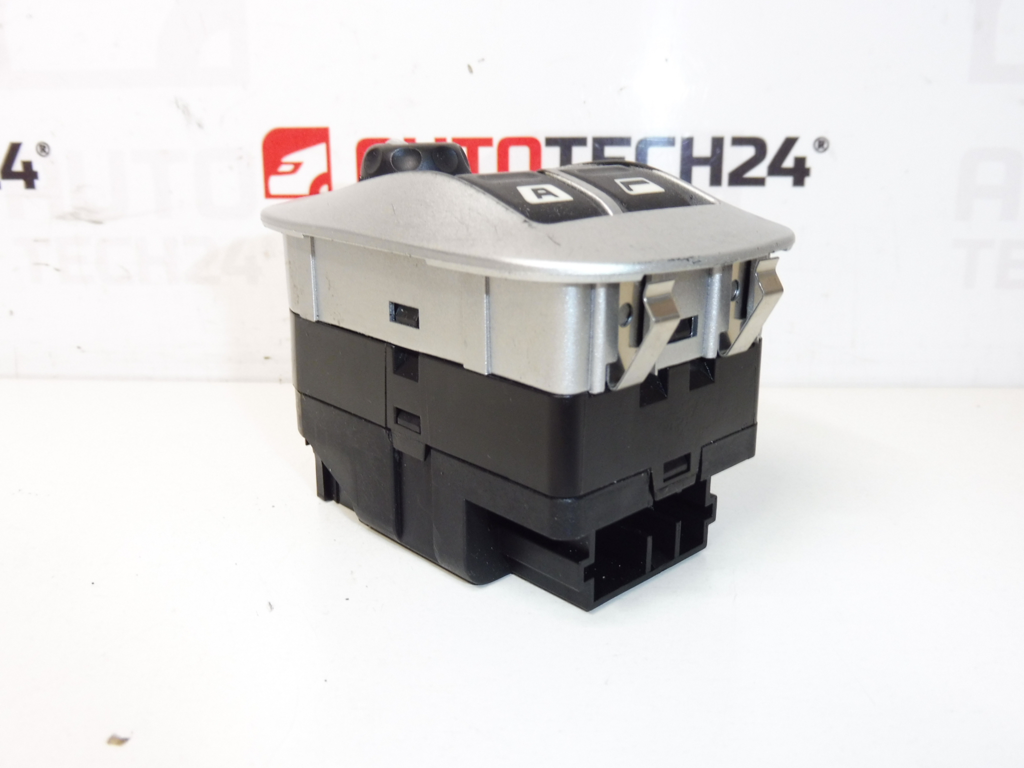 Ovladač oken Peugeot 206+ 96316308XT 6490J0 | AUTOTECH24.cz